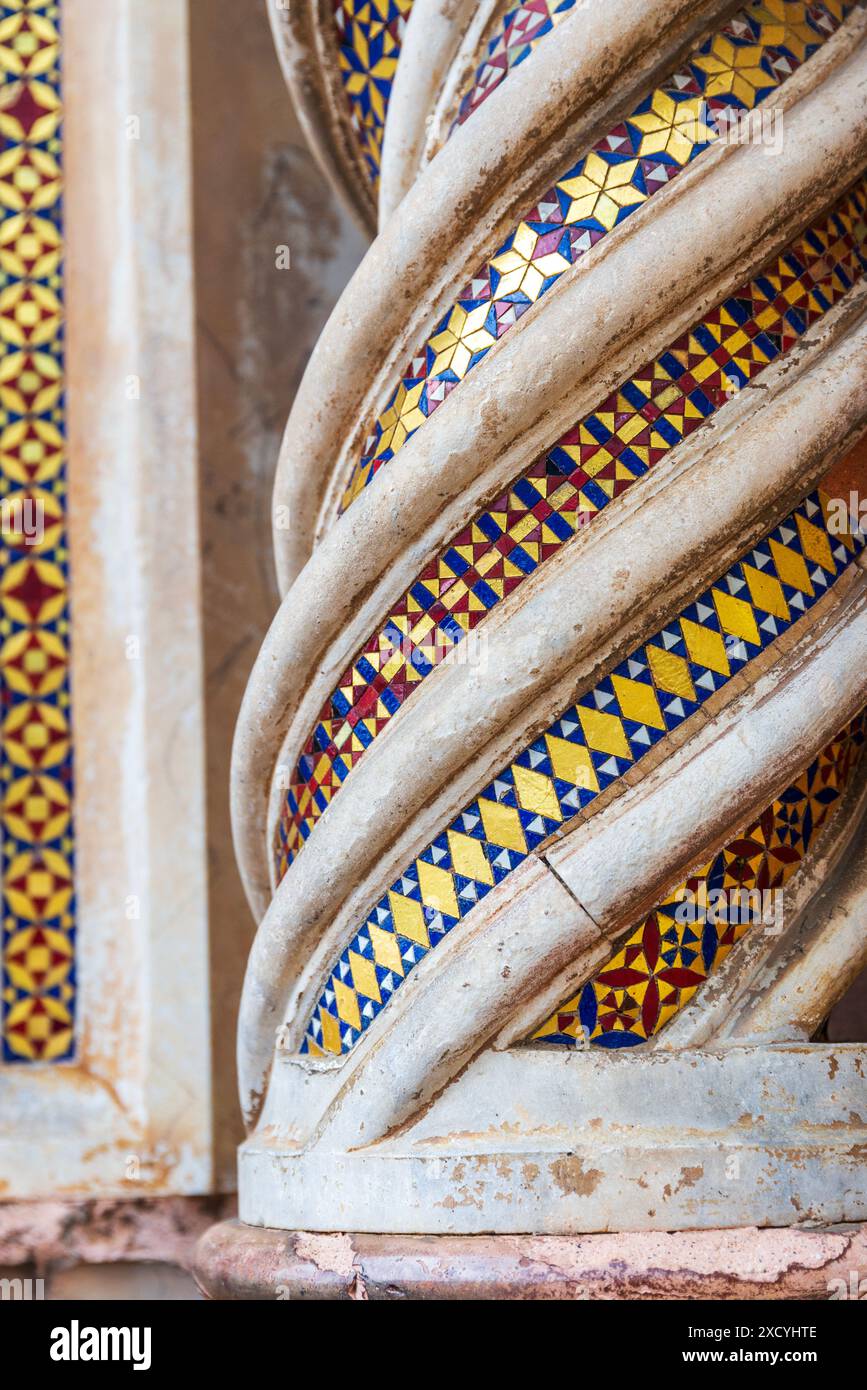 Architectural column detail, golden mosaic of Orvieto's Duomo Stock ...
