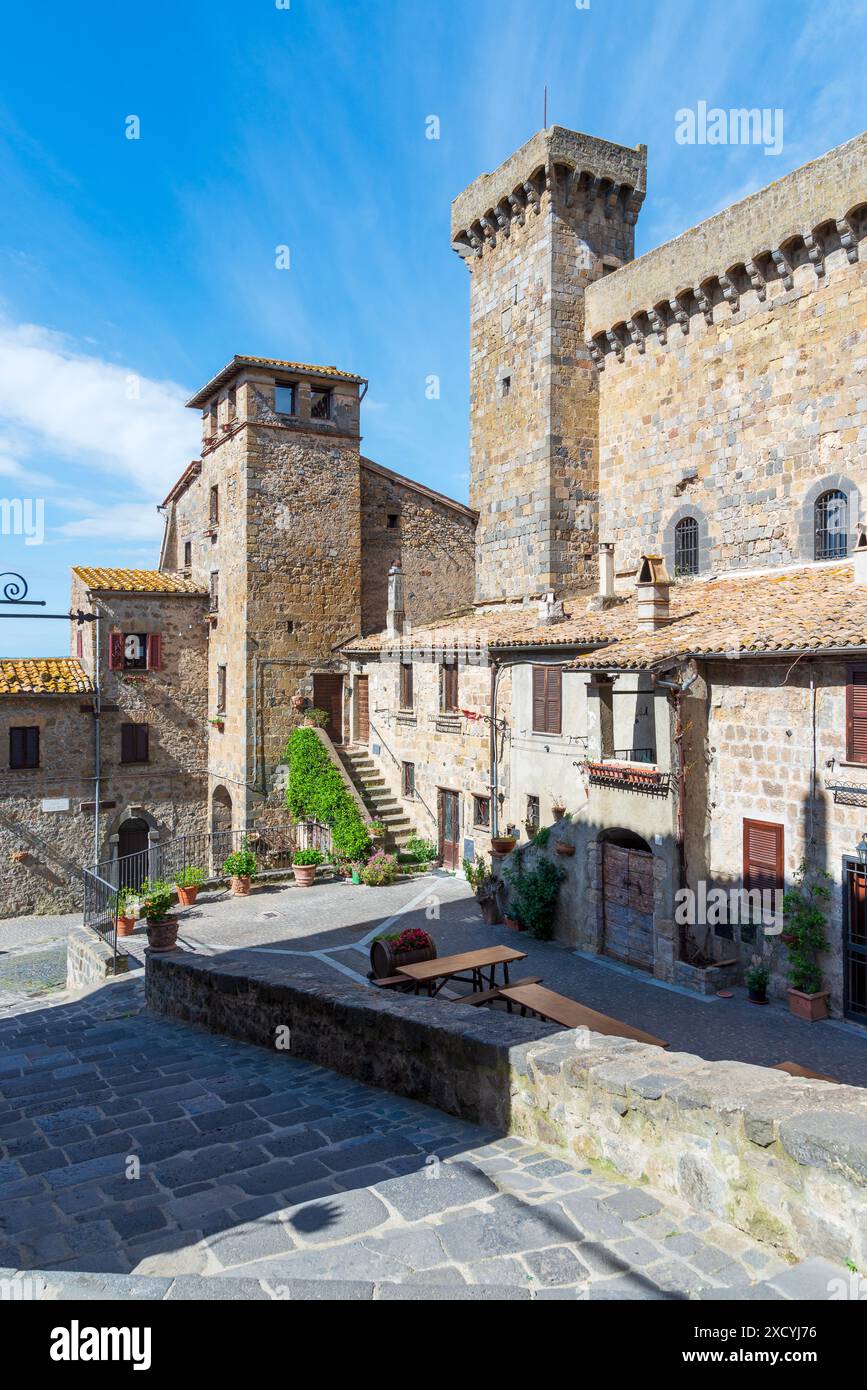 Castello rocca monaldeschi hi-res stock photography and images - Alamy