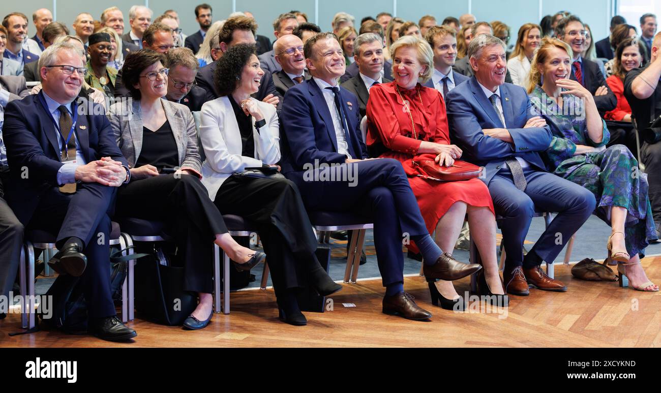 Walloon Minister Philippe Henry, Federal Minister Tinne Van der ...