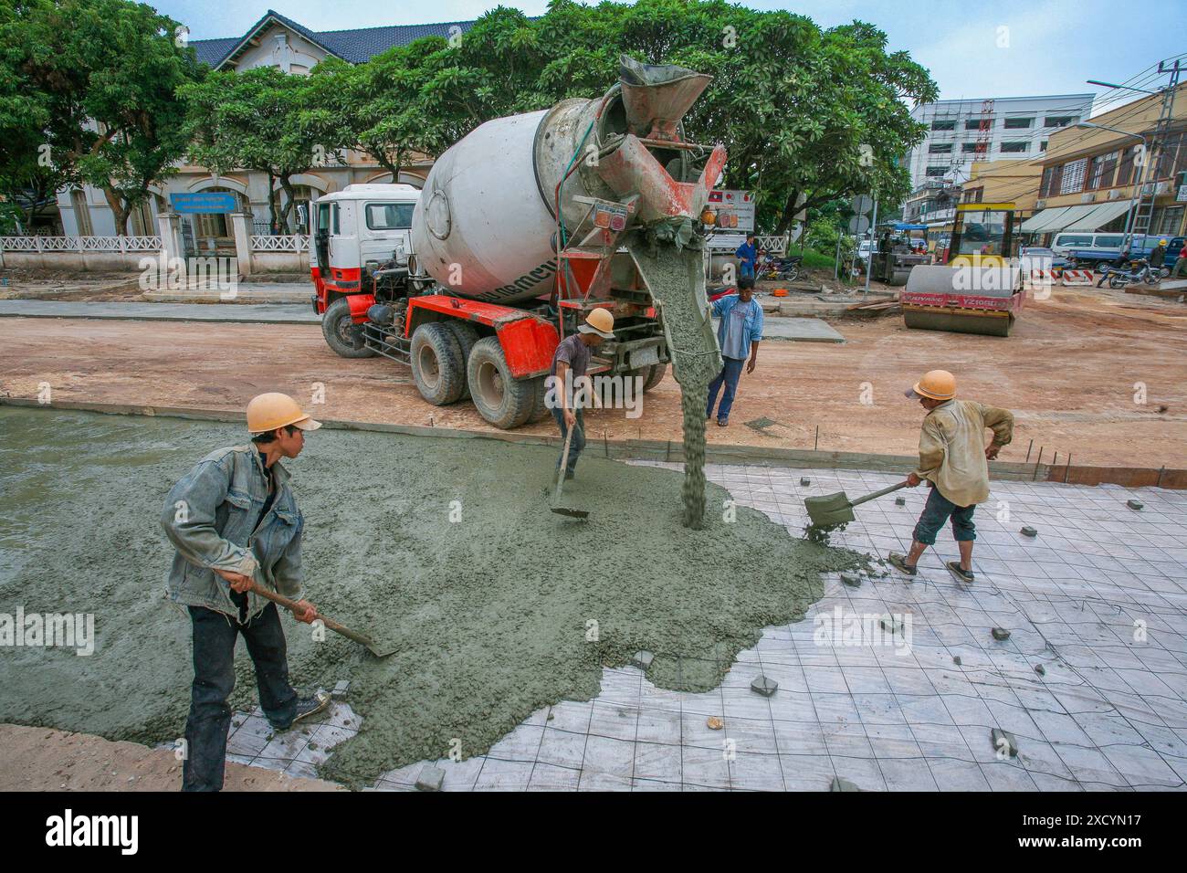 Laos vientiane road construction hi-res stock photography and images ...