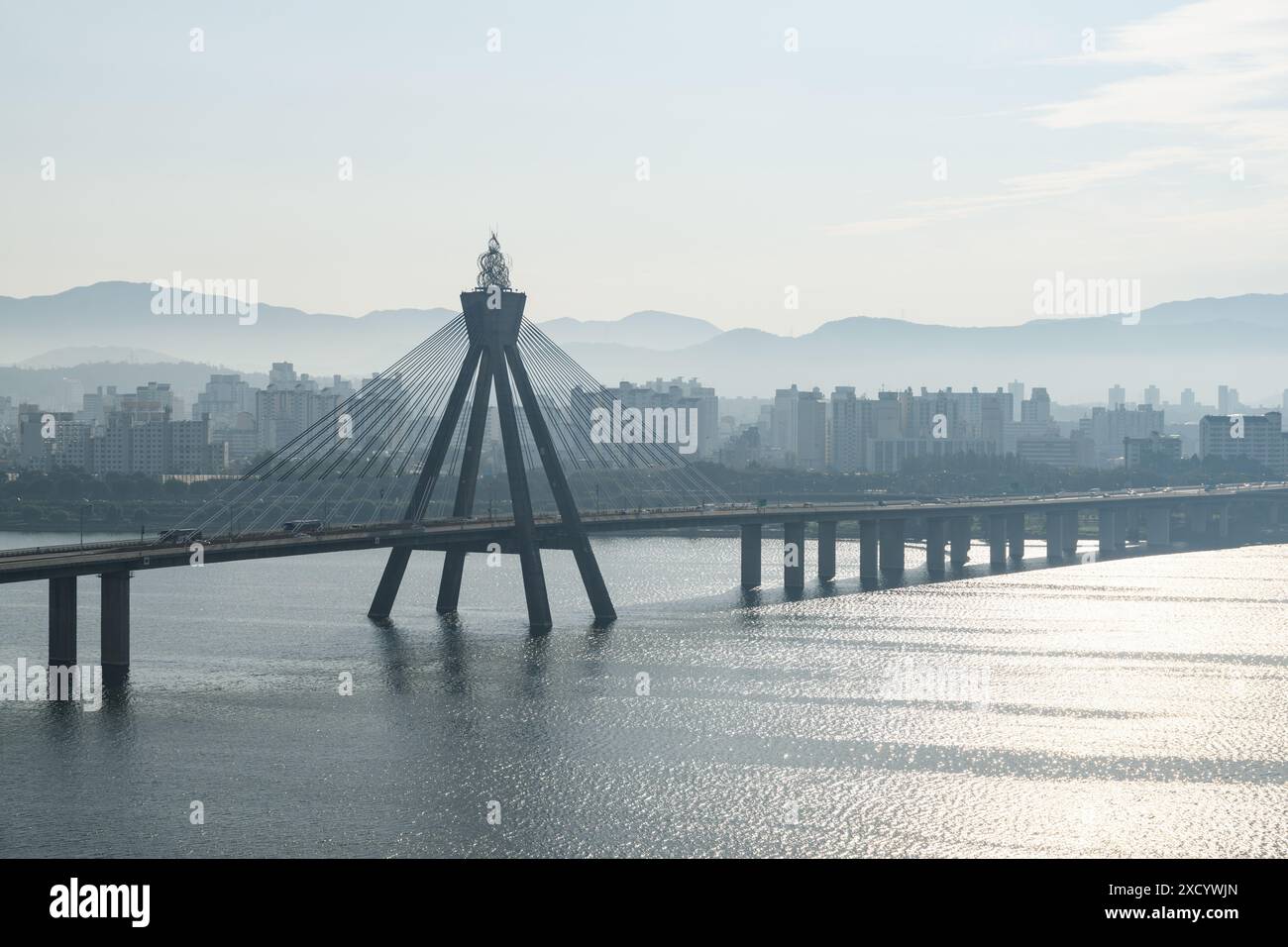 Scenic view of Olympic Bridge over the Han River (Hangang) at downtown ...