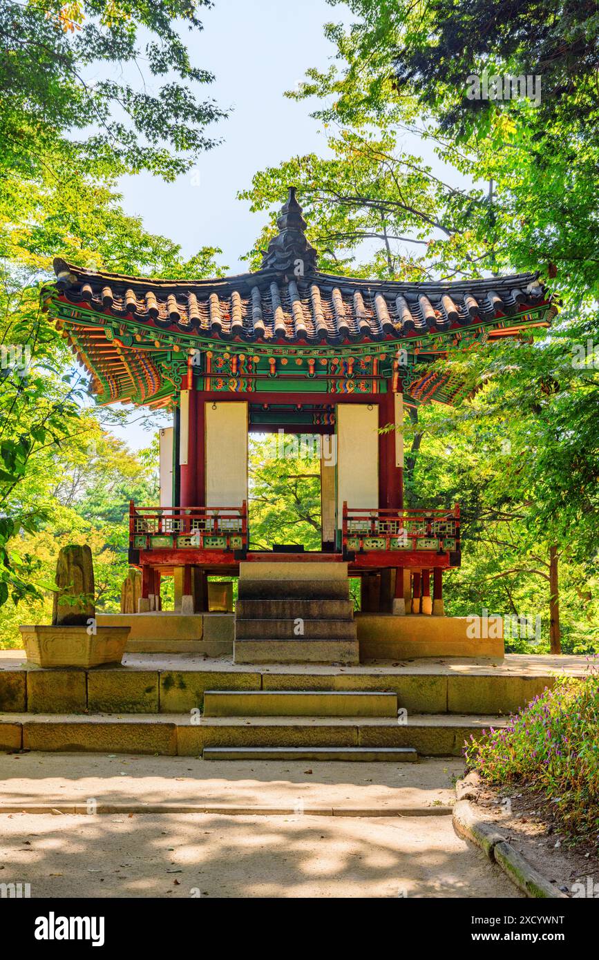 Awesome view of colorful pavilion in Huwon Secret Garden of ...