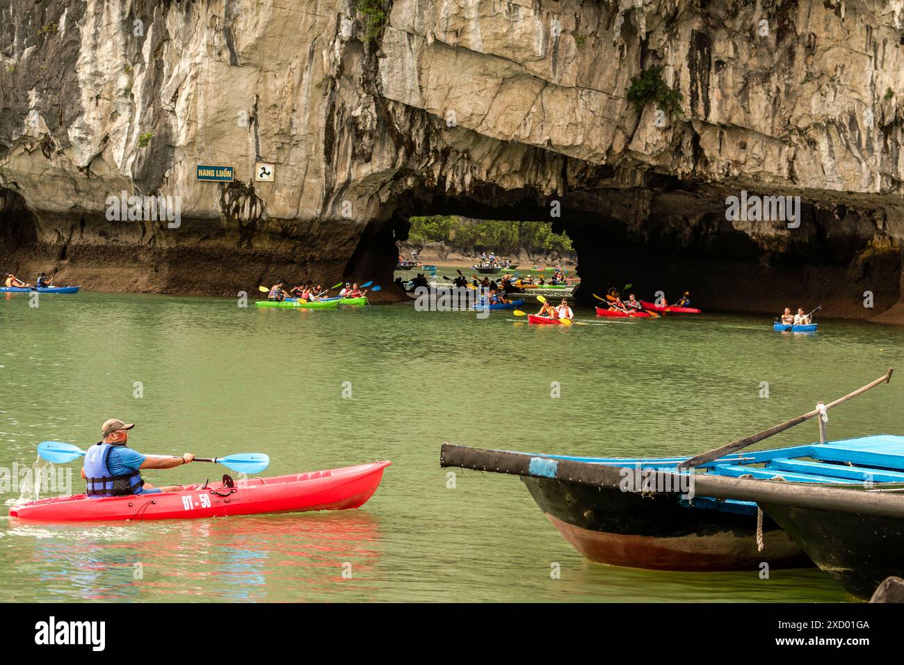 Superb boating and kayaking playground of Hang Luon Cave, Hạ Long Bay ...
