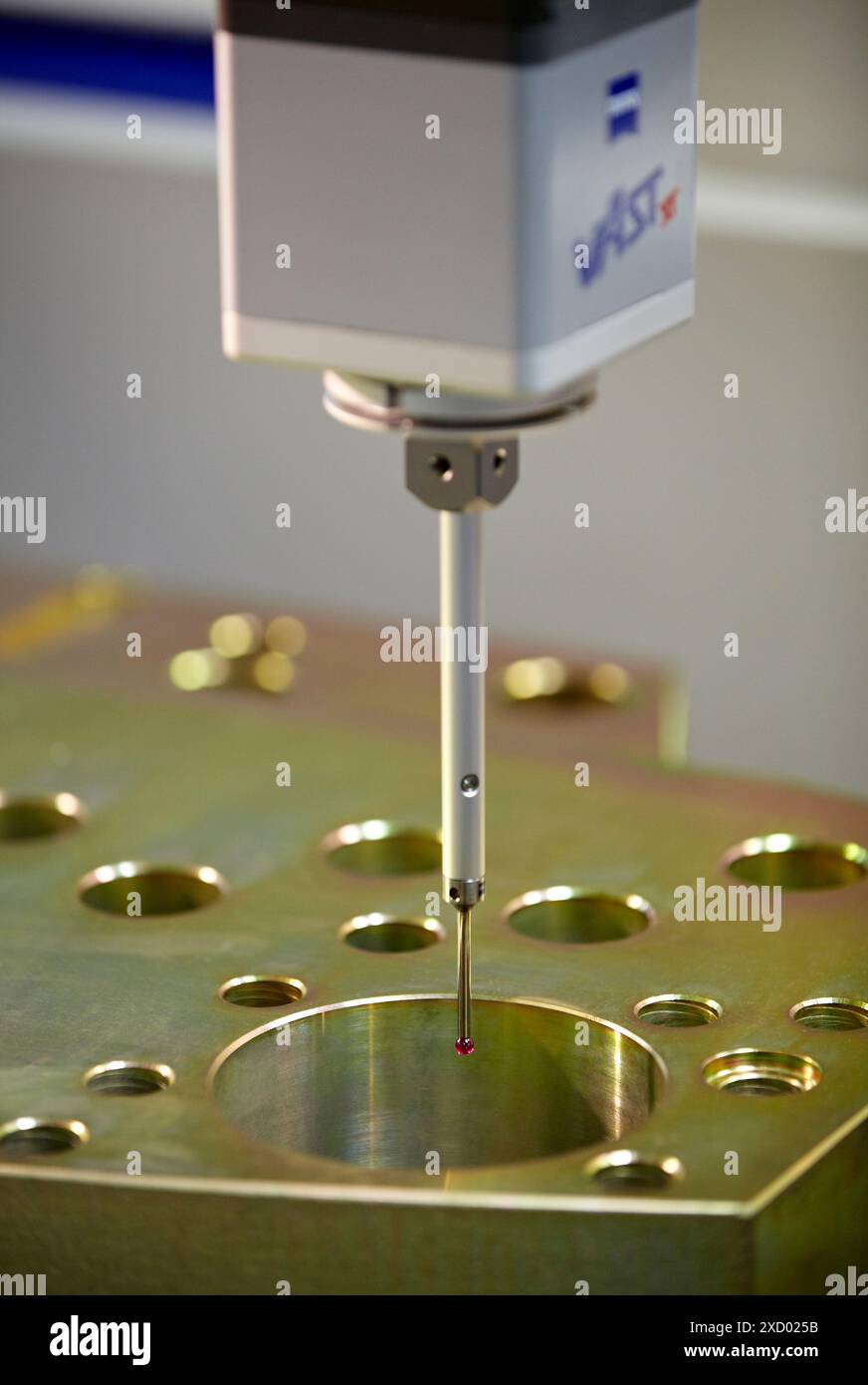 Coordinate measuring machine metalworking hi-res stock photography and ...