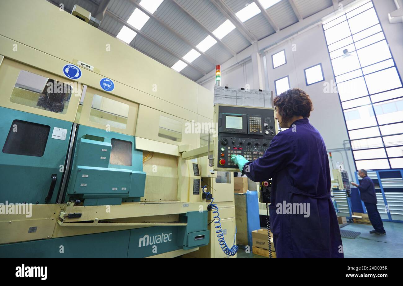 Technician CNC control. Area automated CNC lathes. Machined Indecober ...