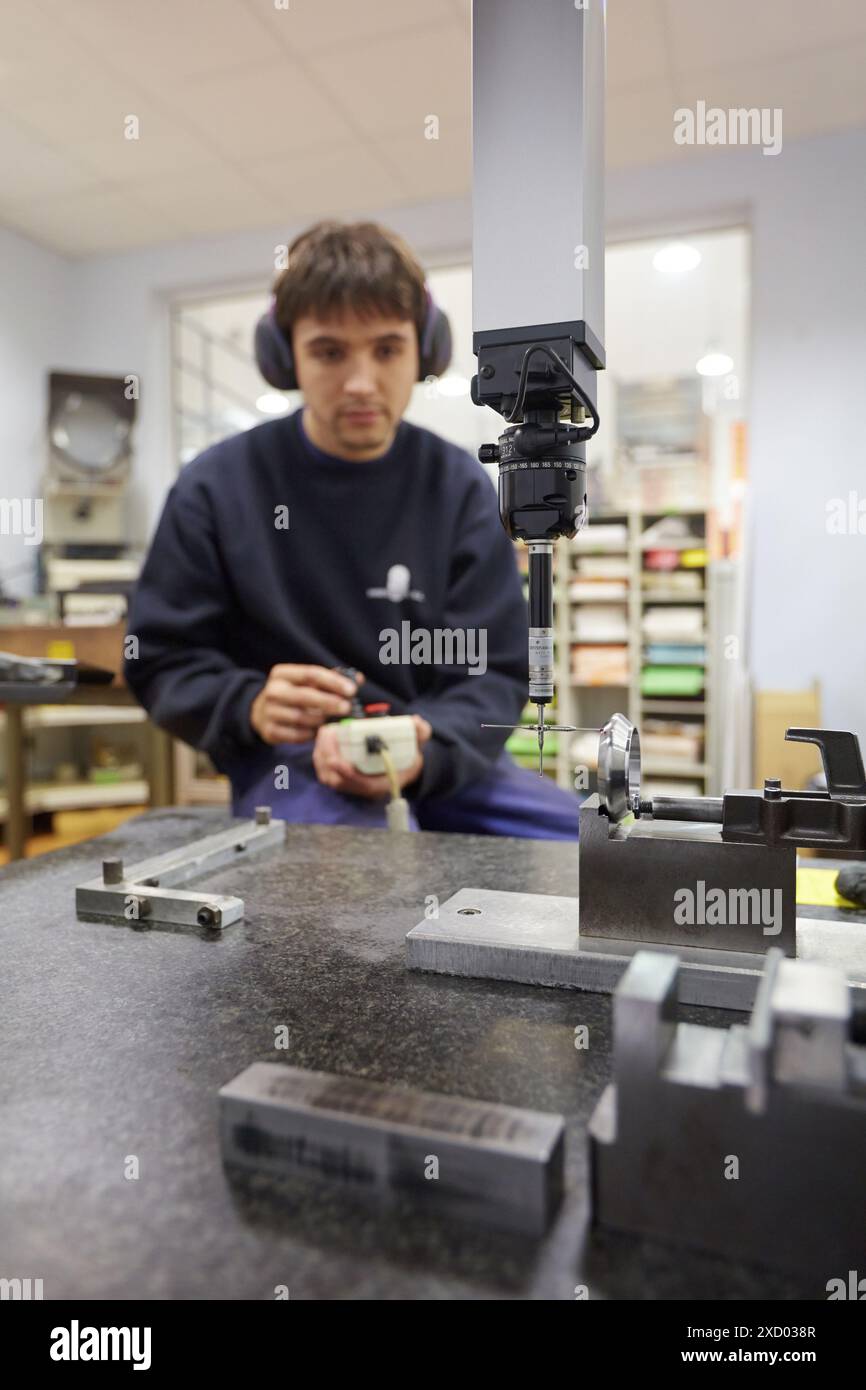 Dimensional control measures. Quality control. Machined Indecober ...