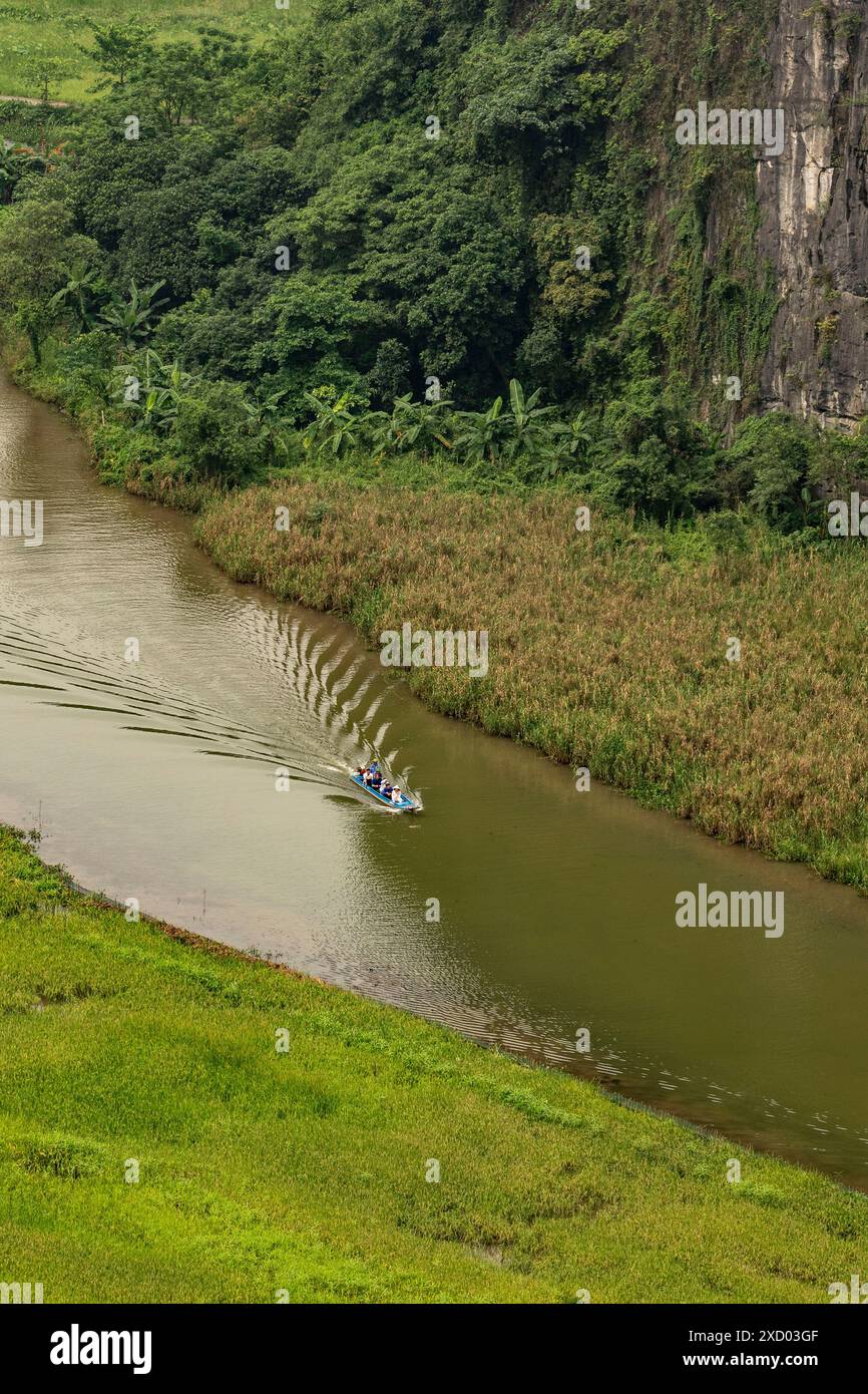 Breathtaking view of tourist sampans meandering along the Tam Coc river ...