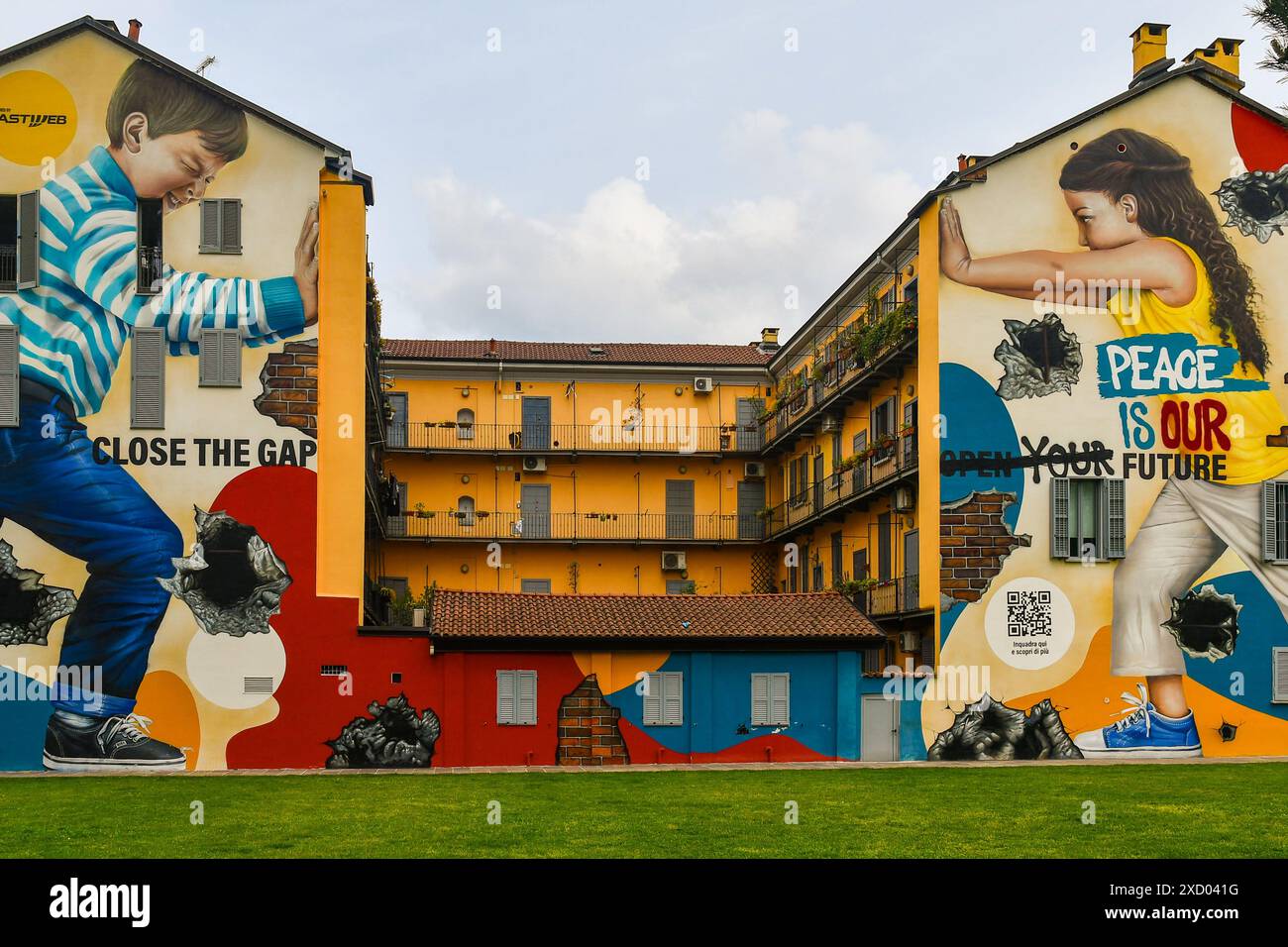 Giant mural hi-res stock photography and images - Alamy