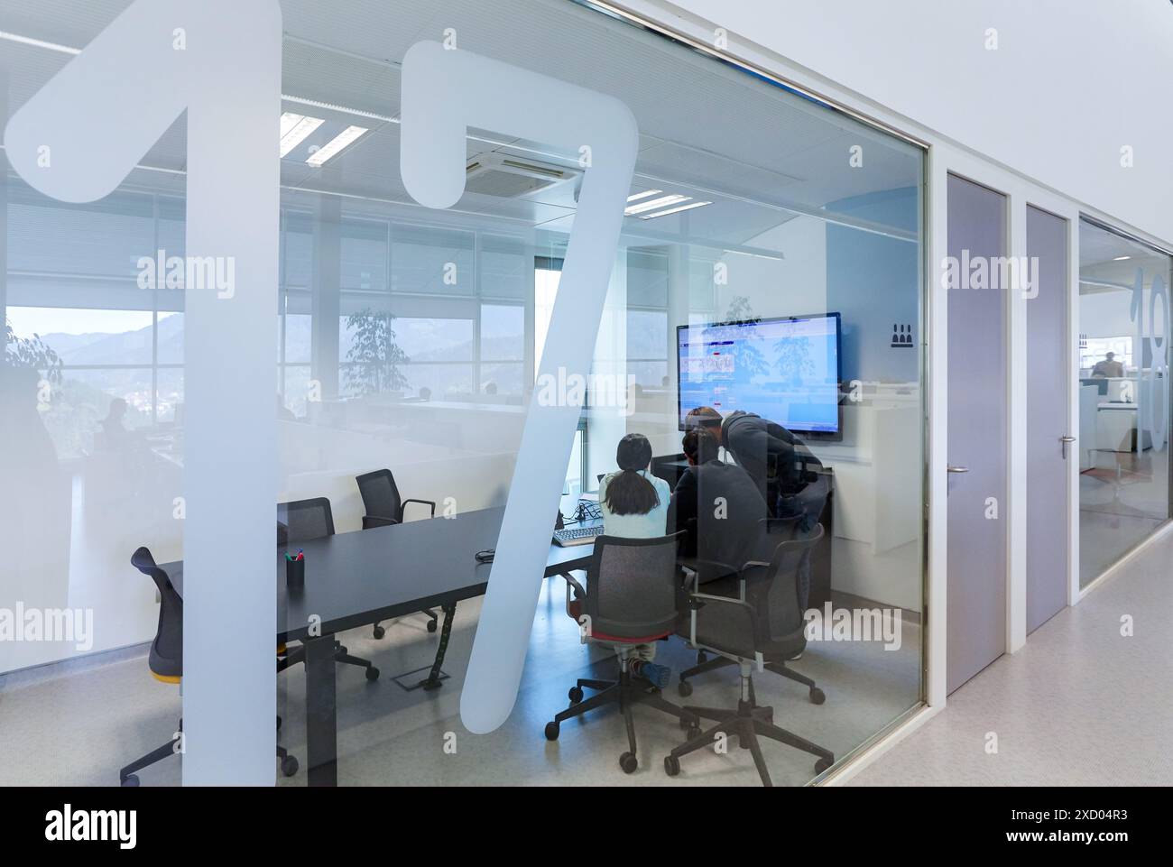 Closed conference room hi-res stock photography and images - Alamy