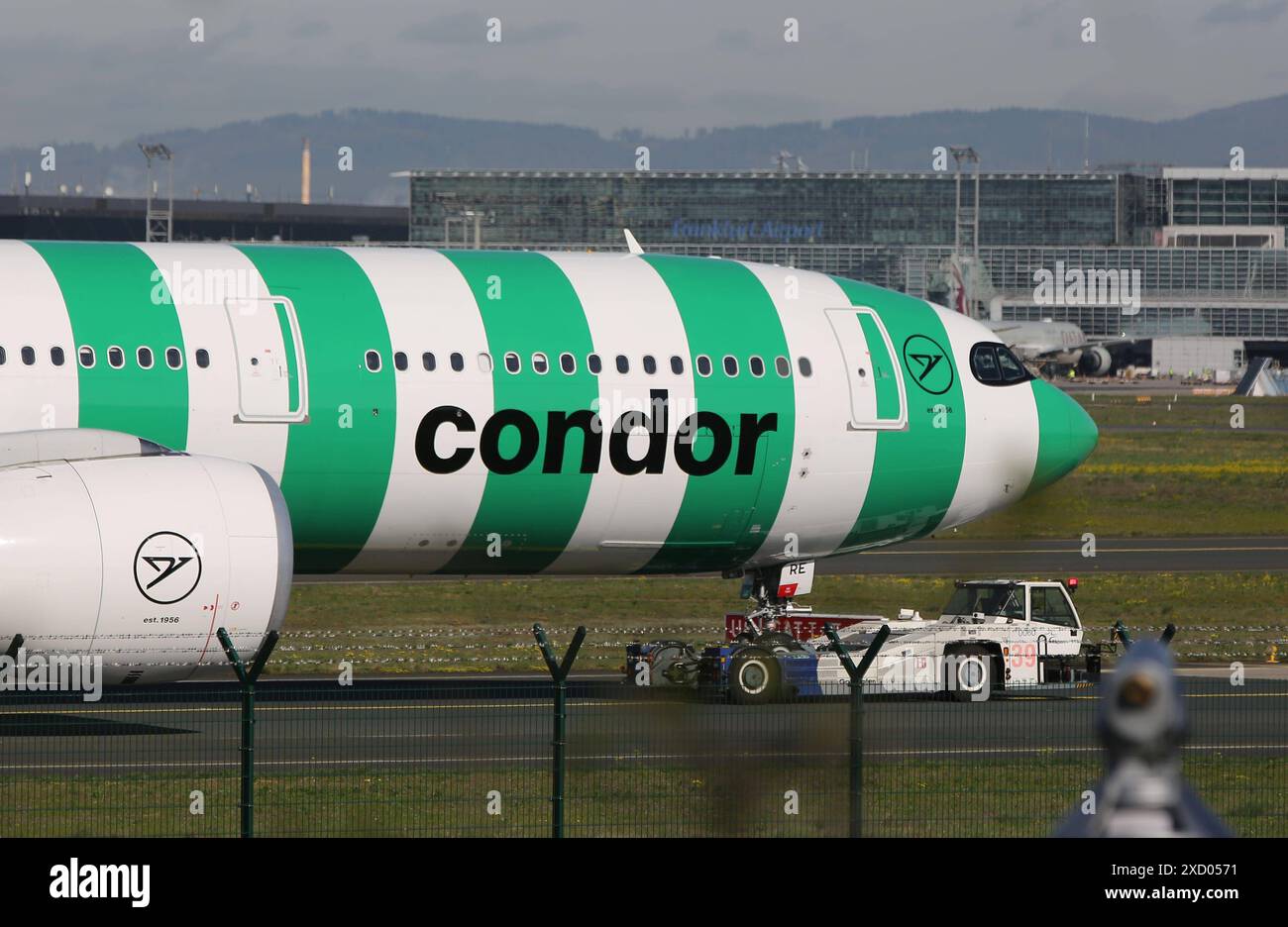 12.04.2024 xcex Verkehr, Luftverkehr, Flugzeug CONDOR The Stripe Vibe ...