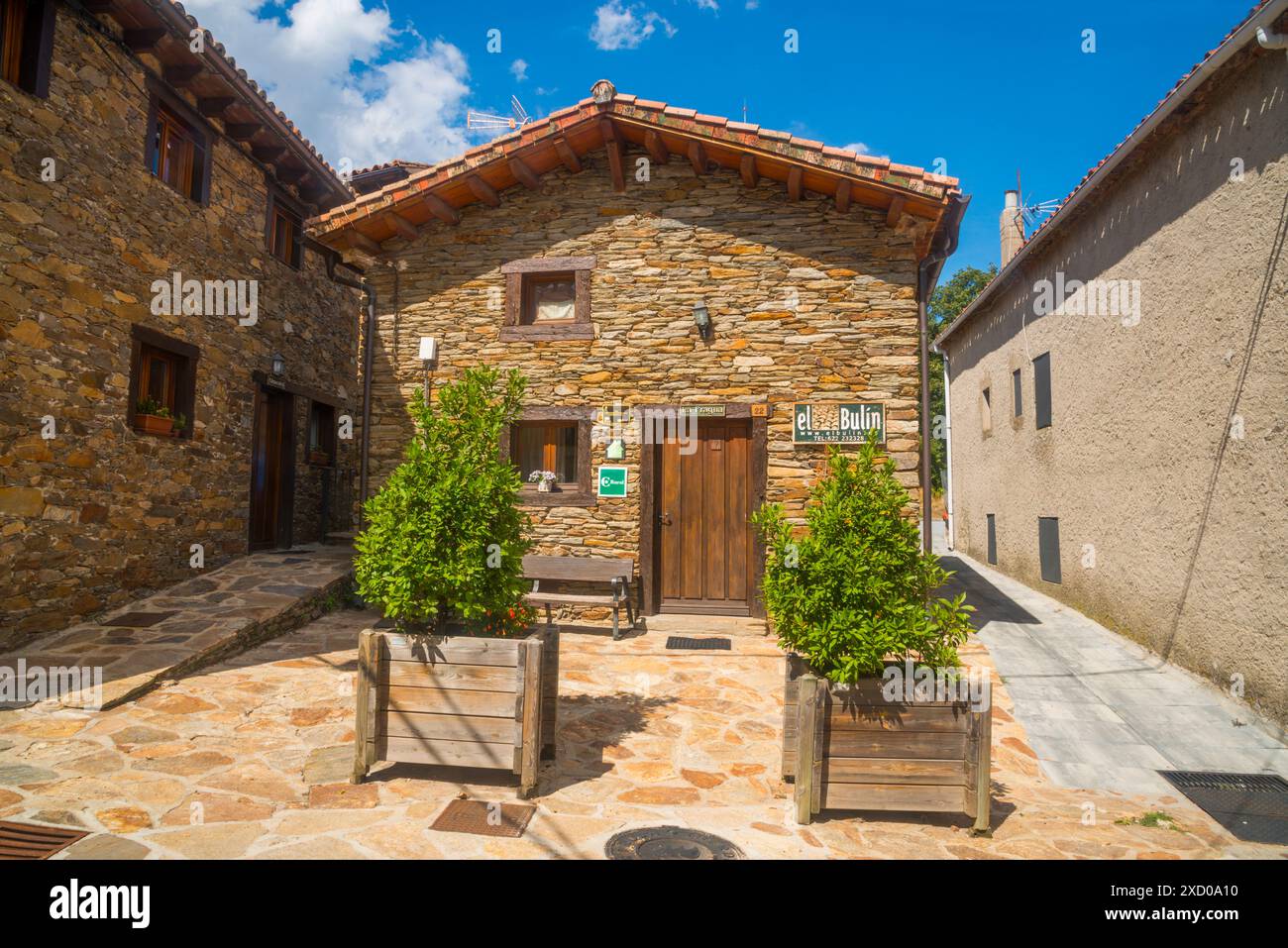Fachada tradicional de la casa hi-res stock photography and images - Alamy
