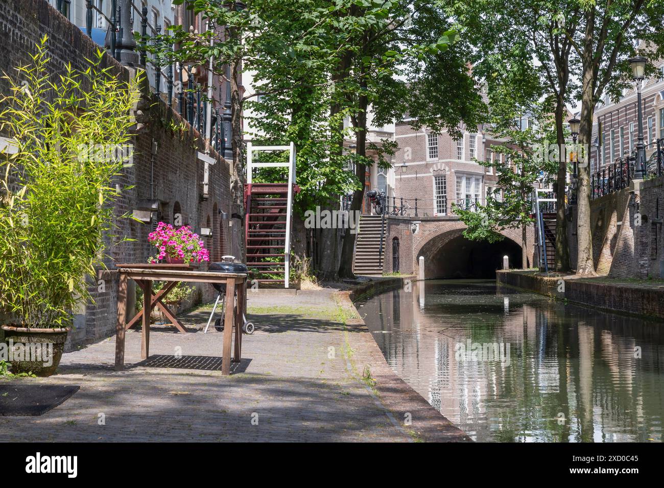 Utrecht old canal hi-res stock photography and images - Alamy