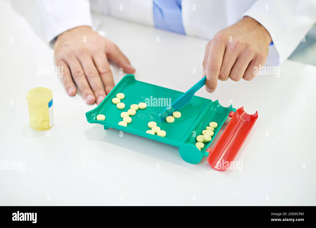 Prescription drugs pill counting hi-res stock photography and images ...