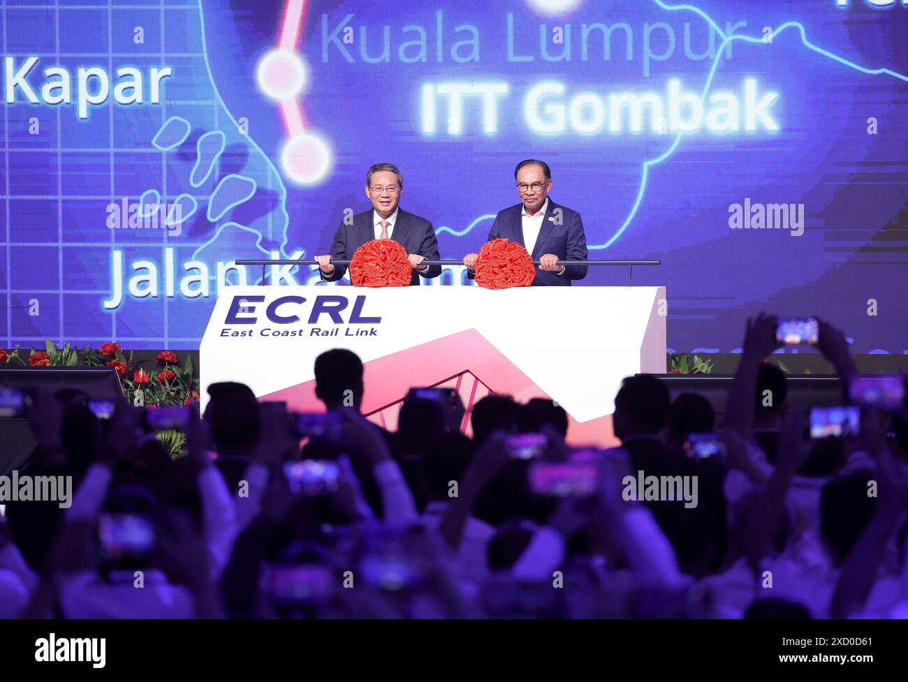 Kuala Lumpur, Malaysia. 19th June, 2024. Chinese Premier Li Qiang and Malaysian Prime Minister ...