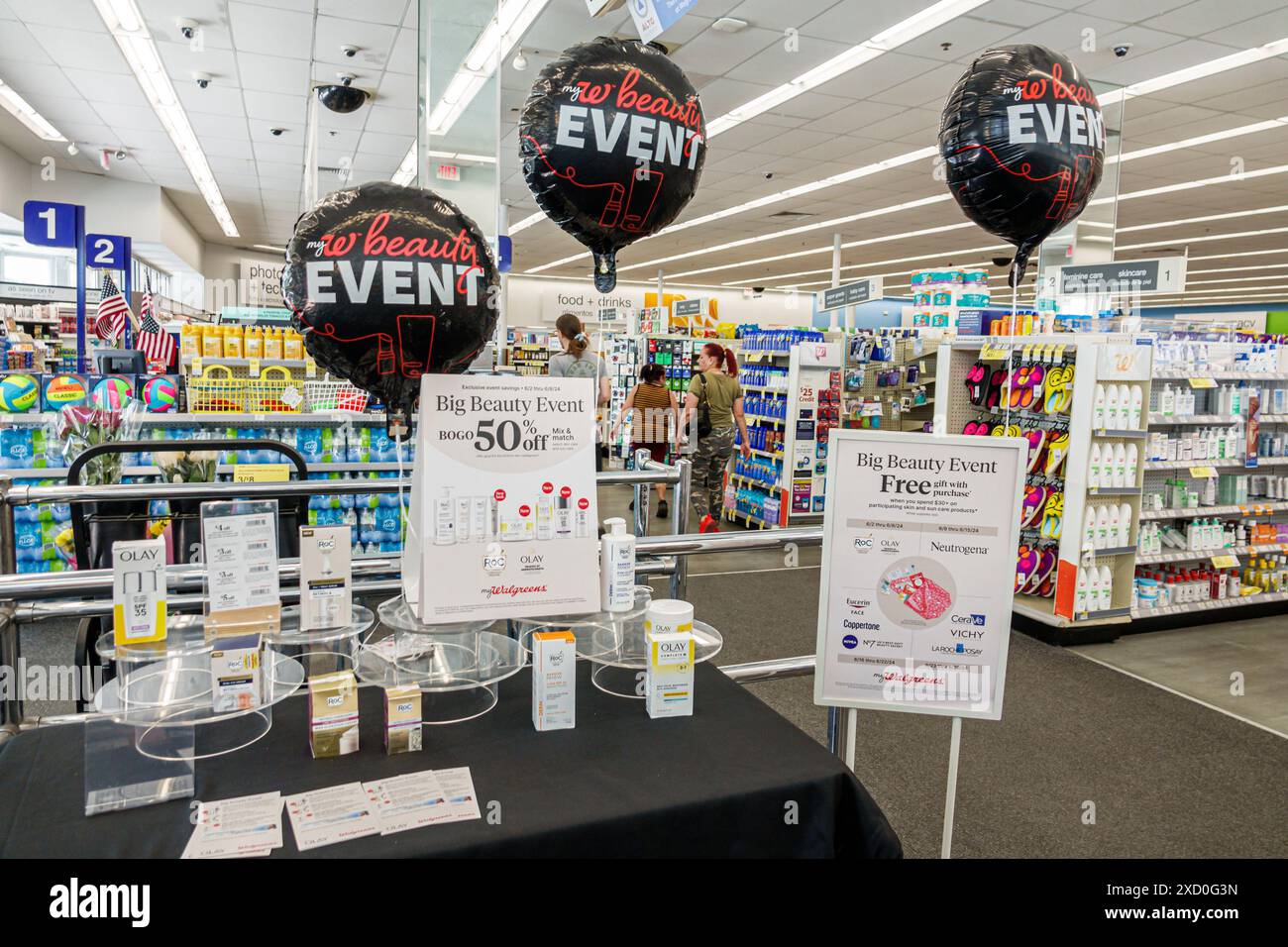 Walgreens pharmacy drugstore inside interior hi-res stock photography ...