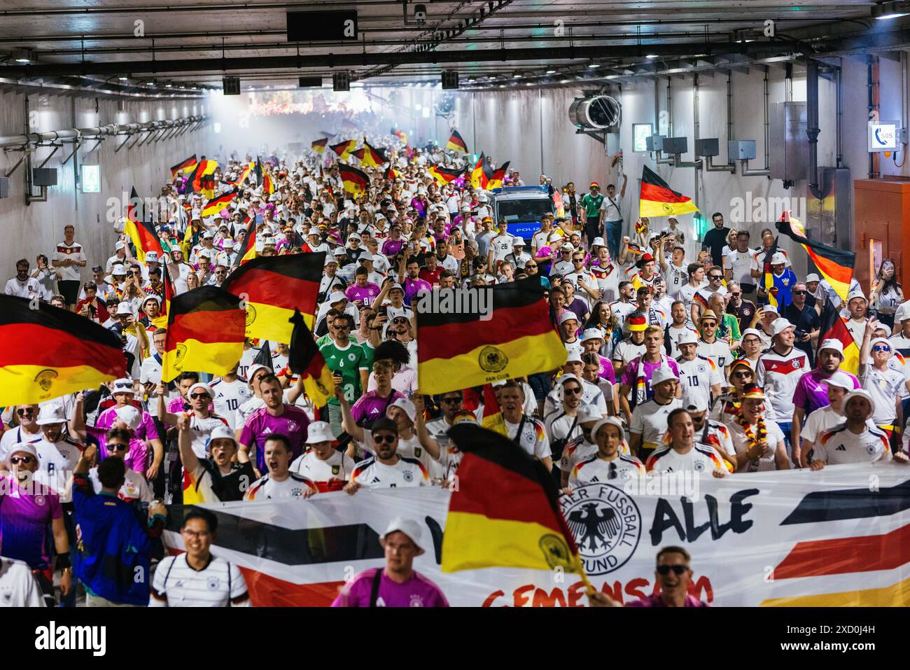 Fans walk through tunnel hi-res stock photography and images - Alamy