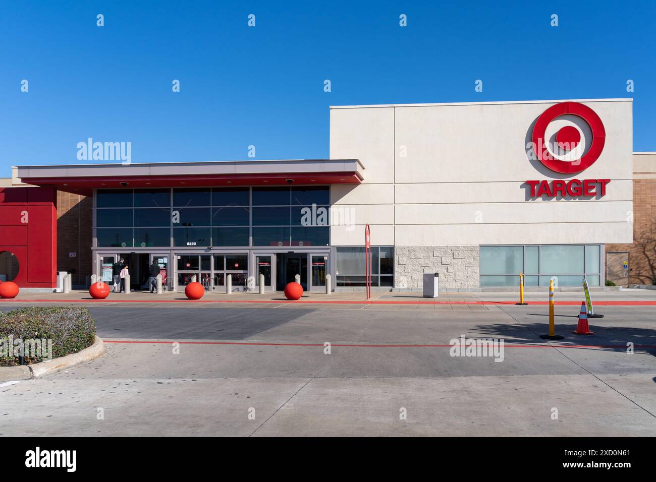 Target store entrance hi-res stock photography and images - Alamy