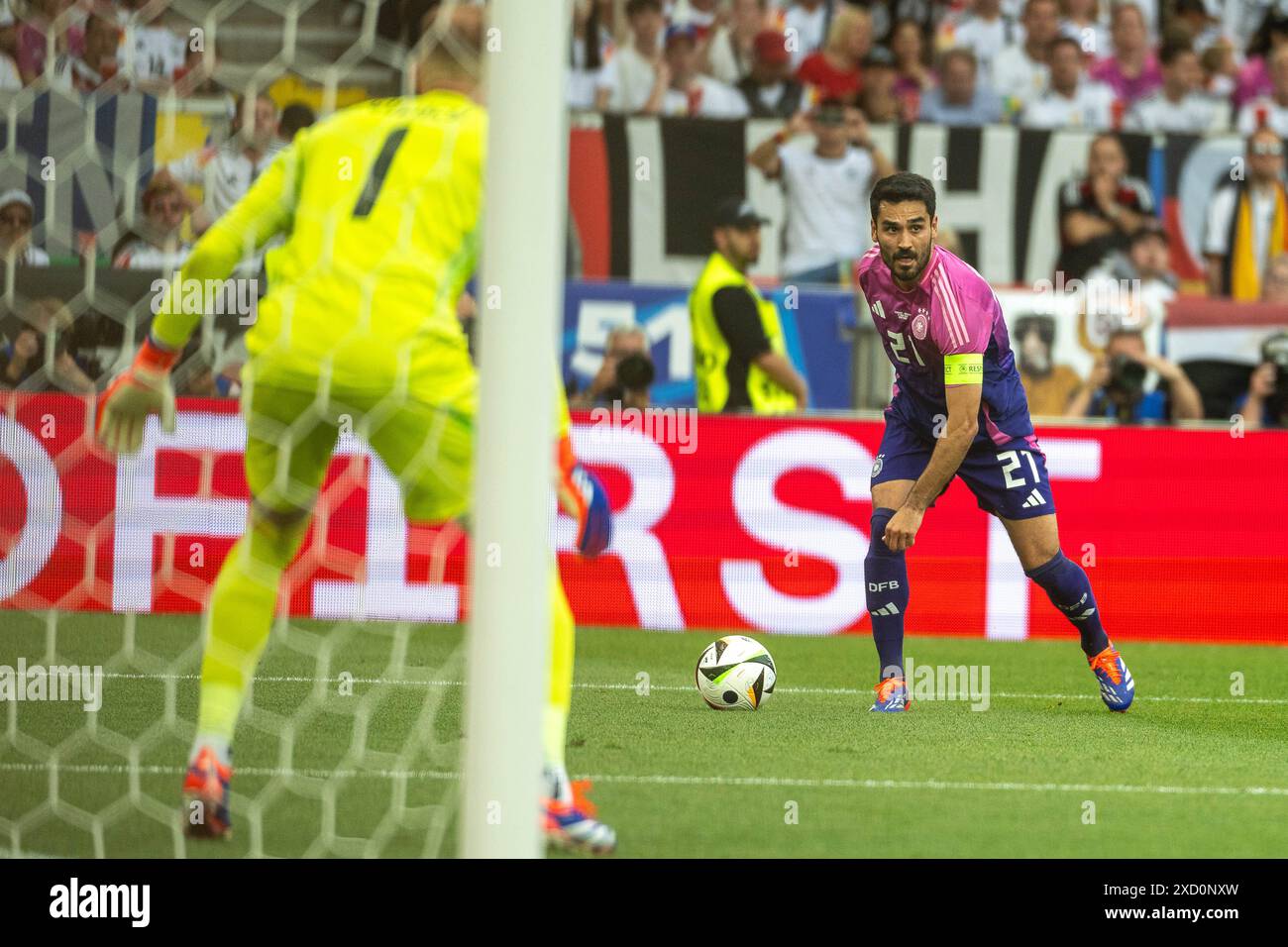 Peter Gulacsi (Ungarn, #01), Ilkay Guendogan (Deutschland #21), GER ... Peter Gulacsi (Ungarn, #01), Ilkay Guendogan (Deutschland #21), GER ...