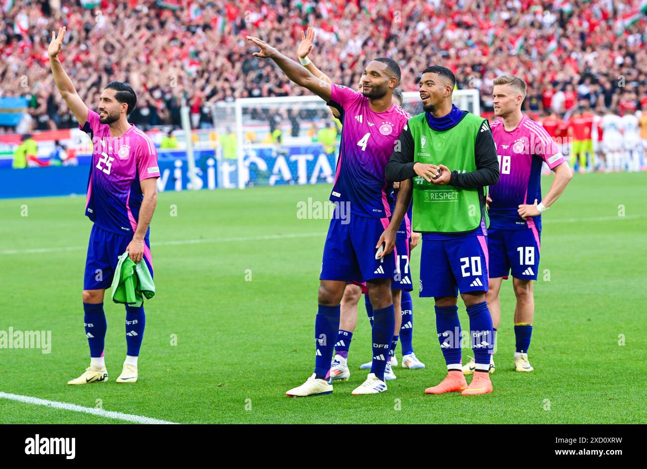 Jonathan Tah Germany und Benjamin Henrichs Germany gruessen, UEFA EURO ...