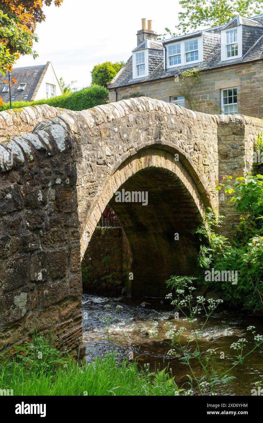 The Old Packhorse Bridge in the village of Ceres in Fife, Scotland ...