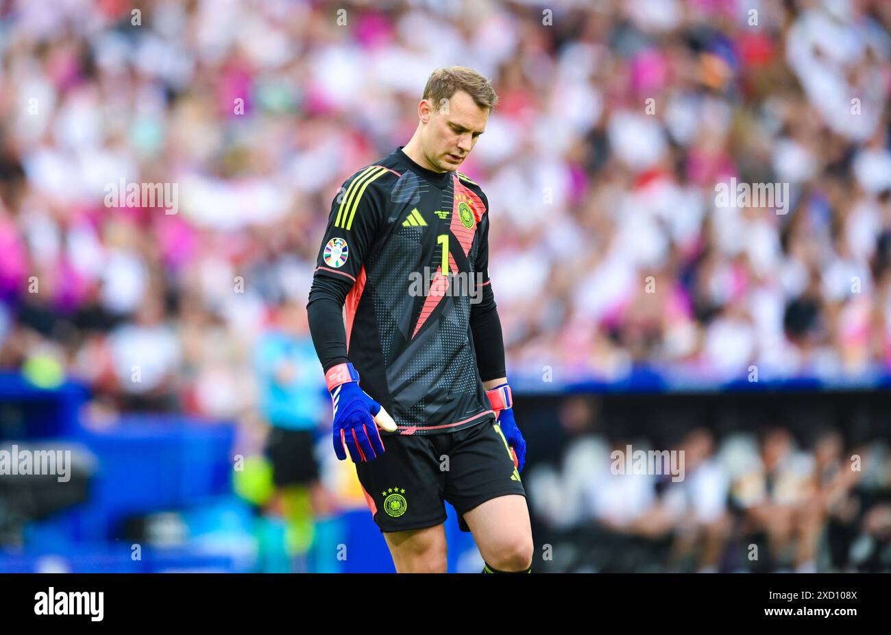 Torwart Manuel Neuer Germany schaut zum Boden, UEFA EURO 2024 - Group A ...