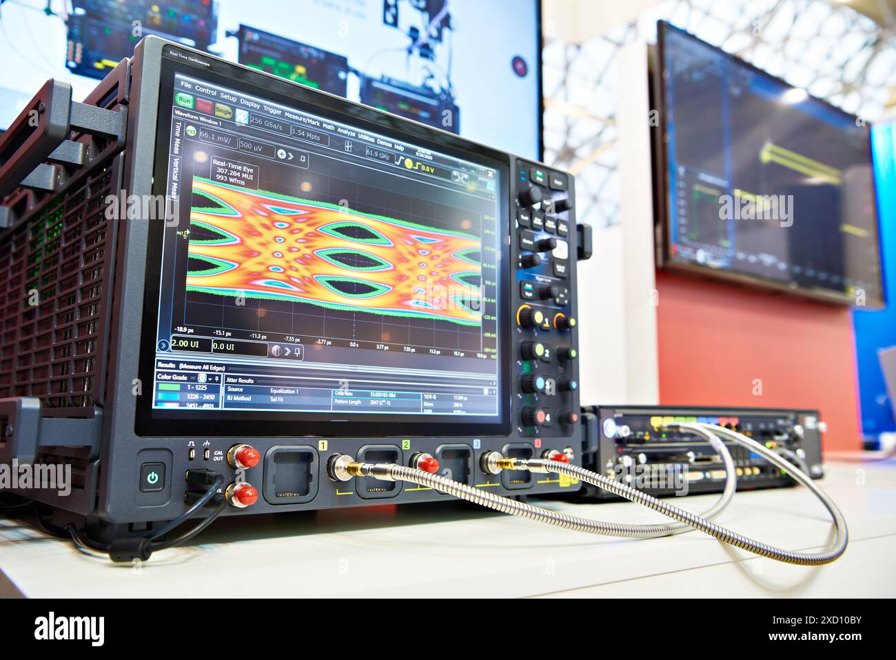 Oscilloscope hi-res stock photography and images - Alamy