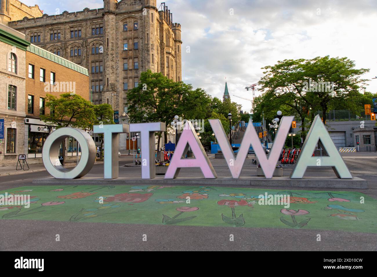 Ottawa sign at night hi-res stock photography and images - Alamy