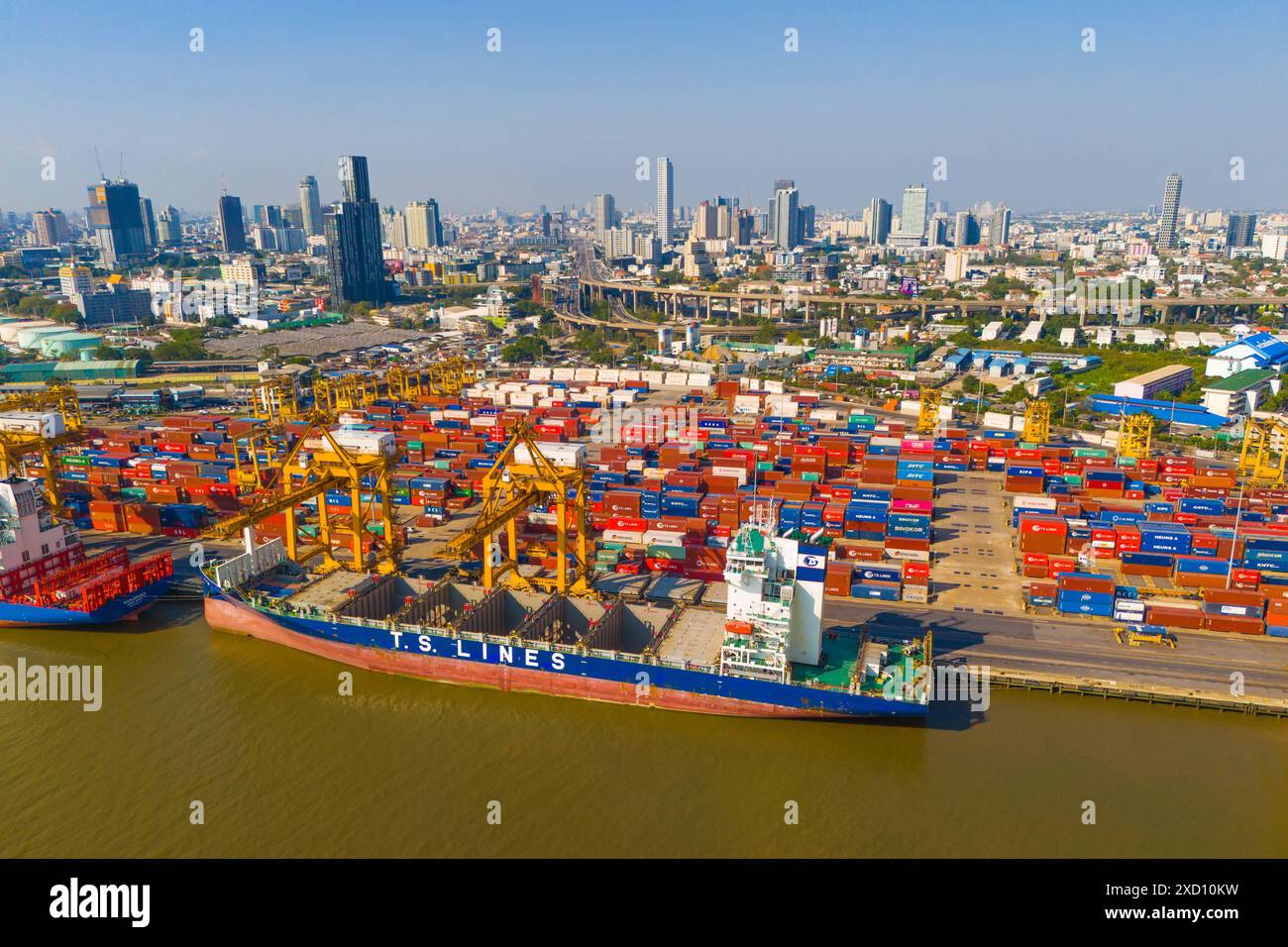 Container ship Jinjiang shipping TS lines in import export business ...