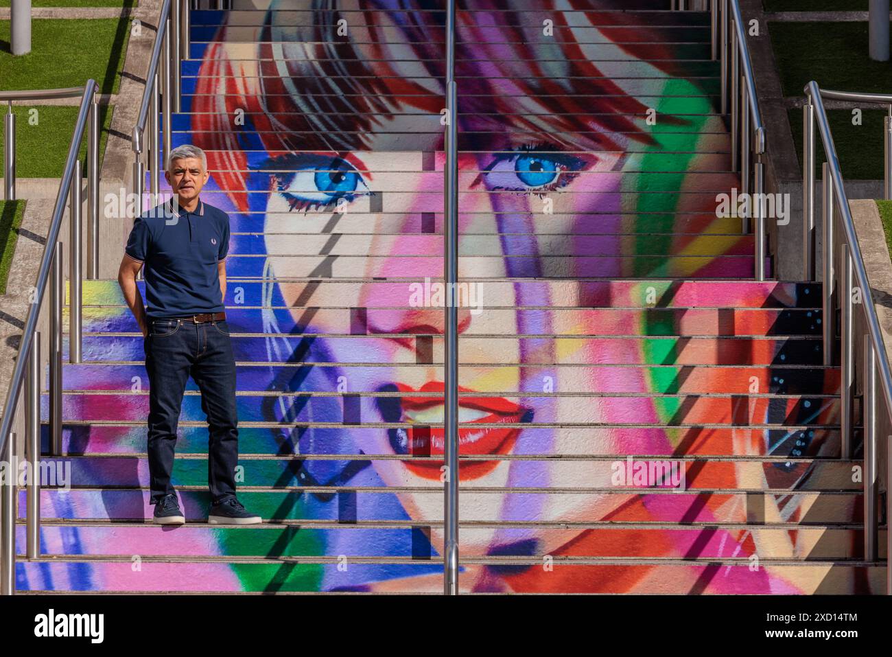 Taylor swift murals hi-res stock photography and images - Alamy