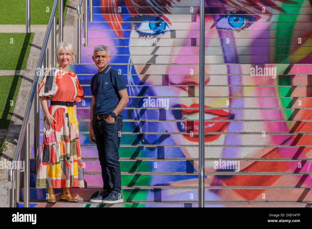 Taylor swift murals hi-res stock photography and images - Alamy