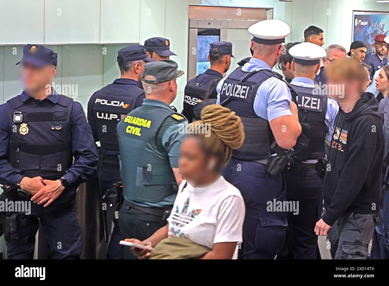 Unidades de intervencion policial hi-res stock photography and images ...