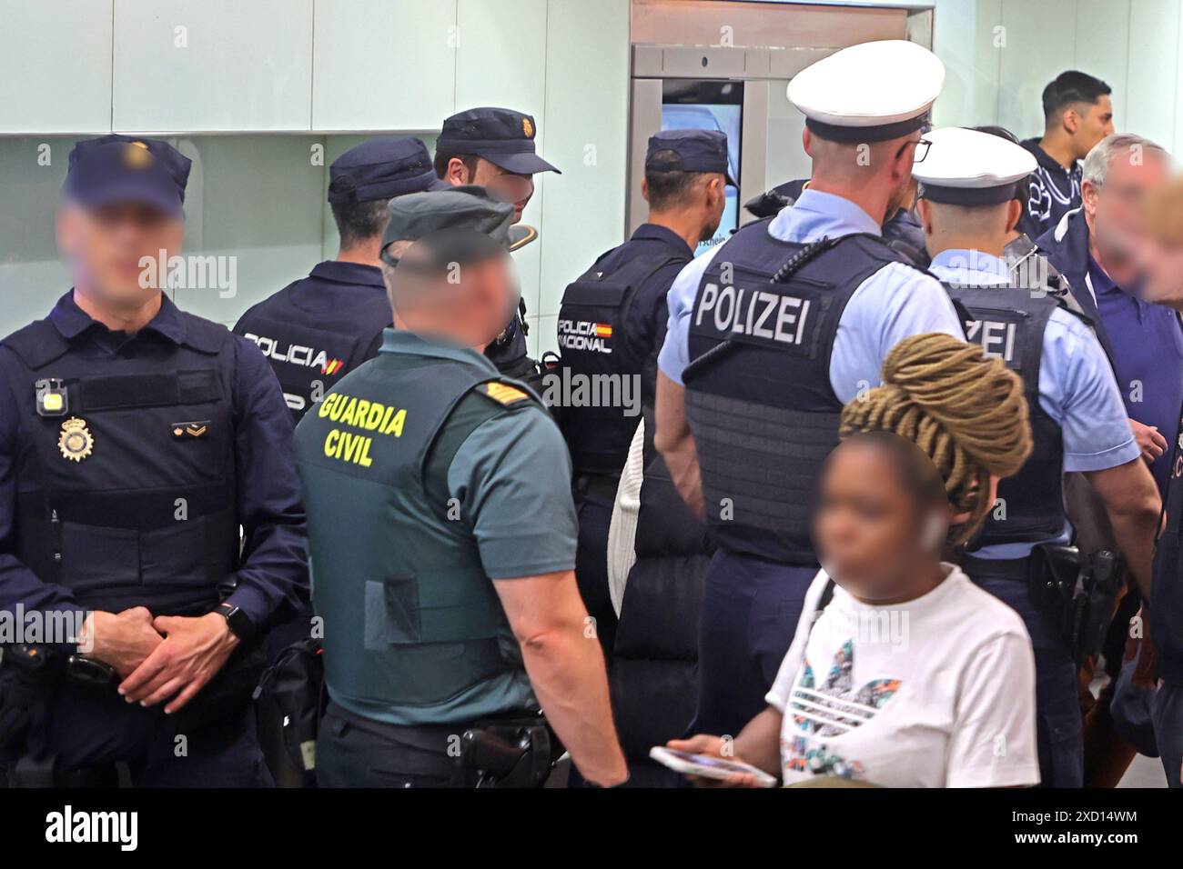 Unidades de intervencion policial hi-res stock photography and images ...