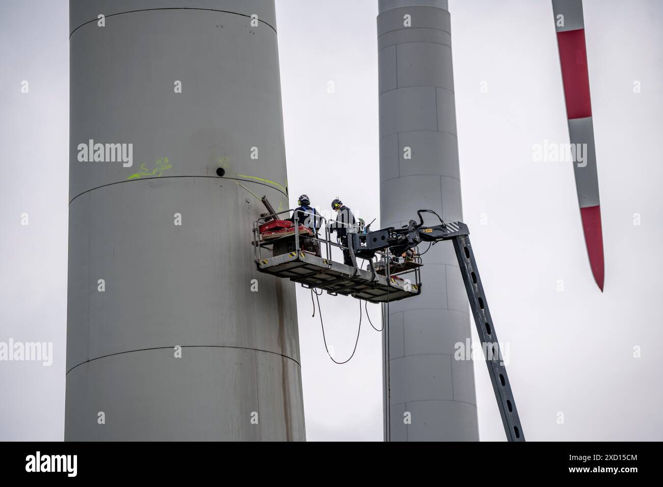 Preparation for the demolition of the tower of a 20 year old wind ...