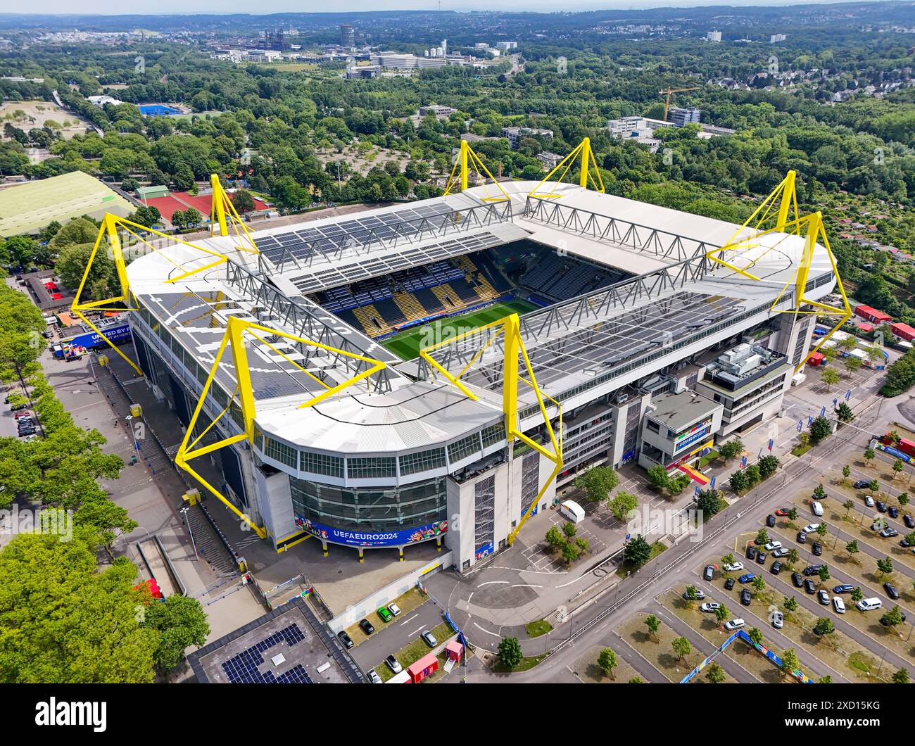 At bvb stadion hi-res stock photography and images - Alamy