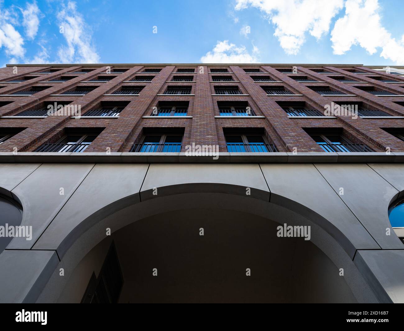 Big archway hi-res stock photography and images - Alamy