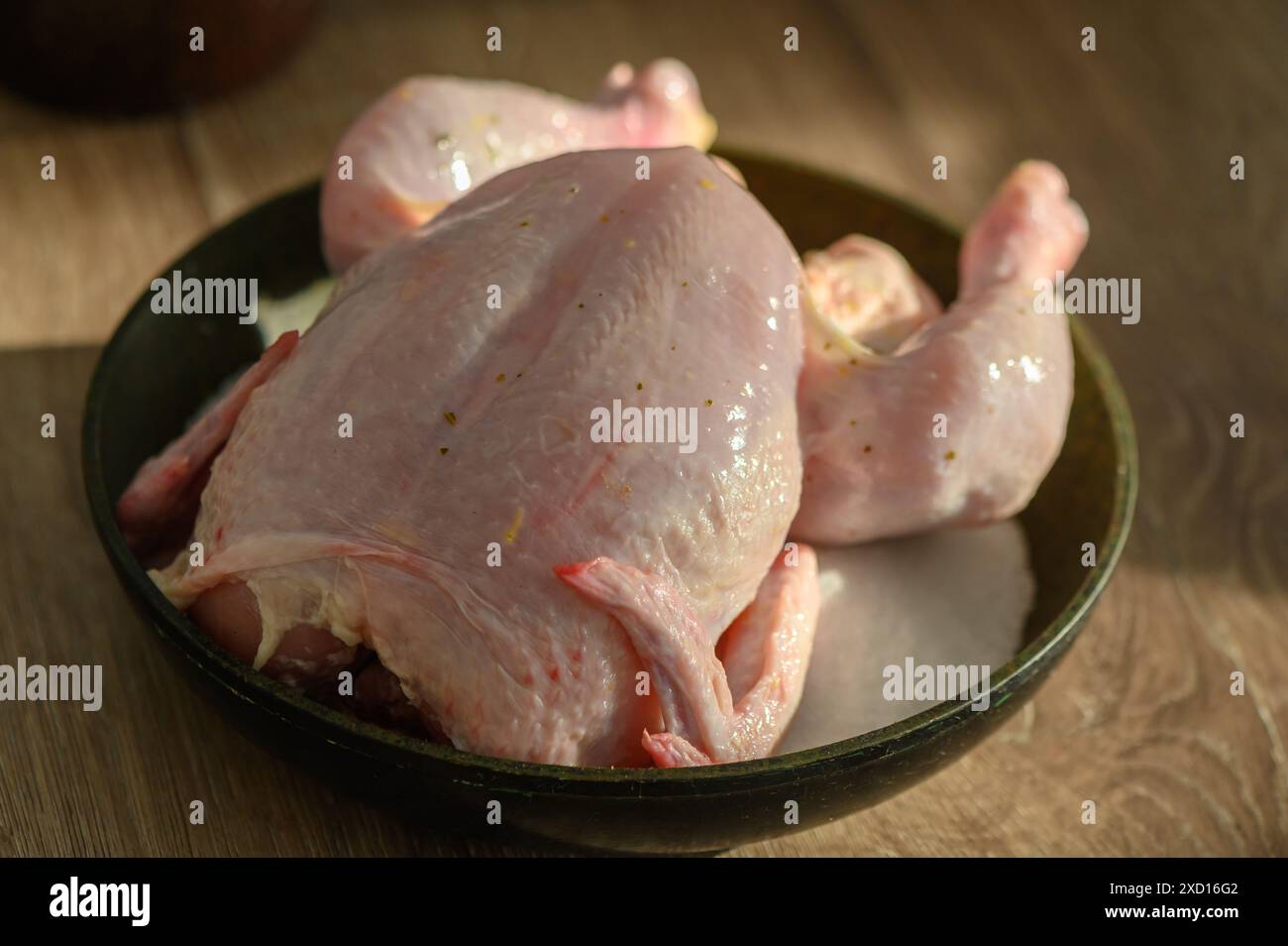 Raw whole chicken roasting tray hi-res stock photography and images - Alamy