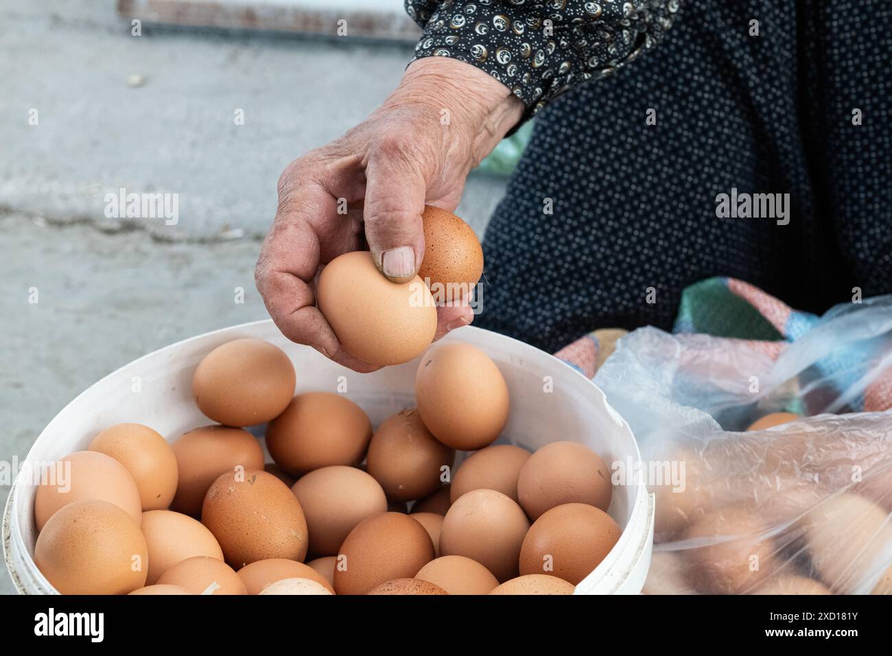 The old woman sells eggs in the market Stock Photo - Alamy