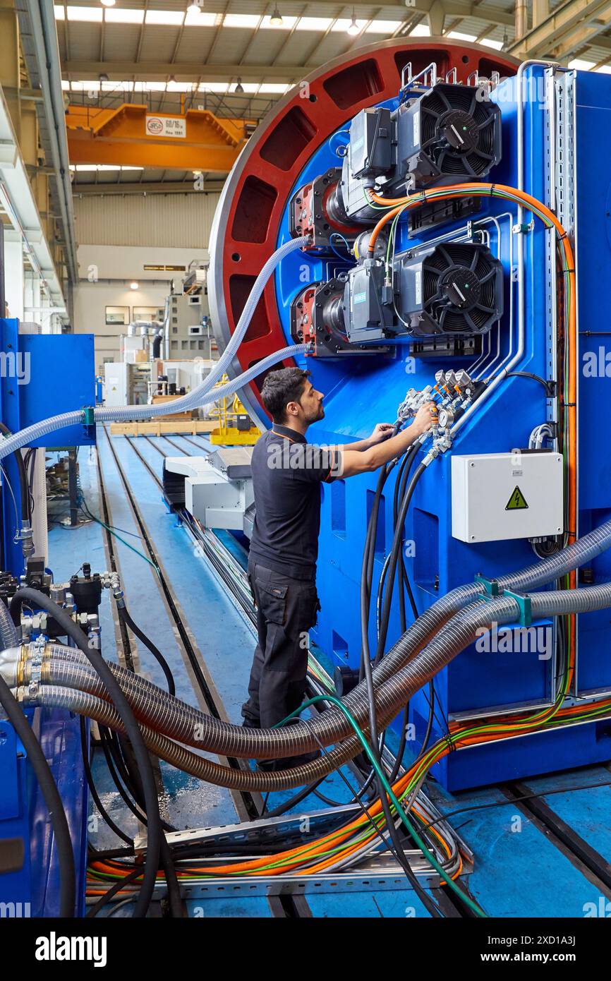 Hydraulic and electrical installation, Machining Centre, CNC, Turning ...