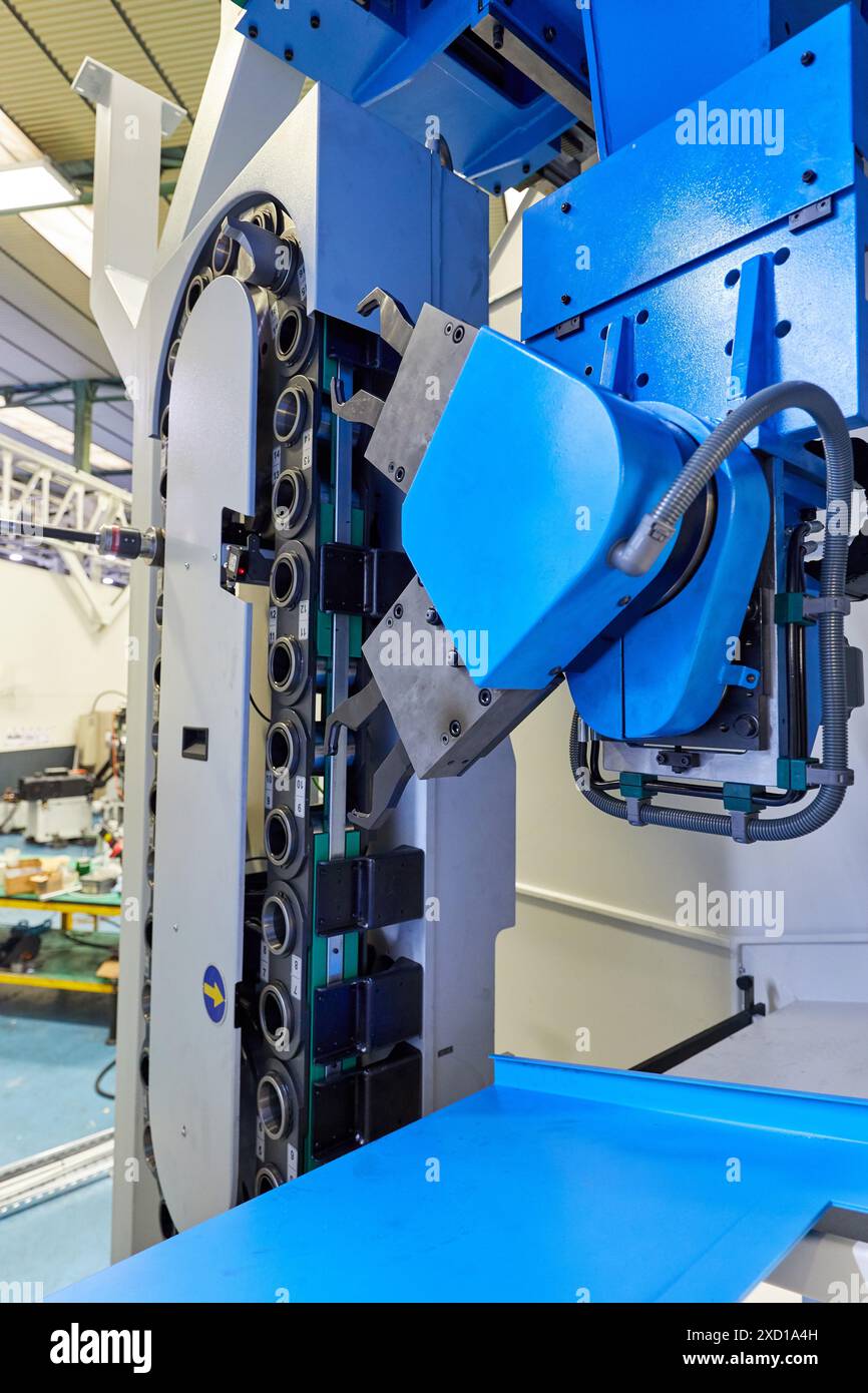 Tool changer, Machining Centre, CNC, Horizontal turning and Milling ...