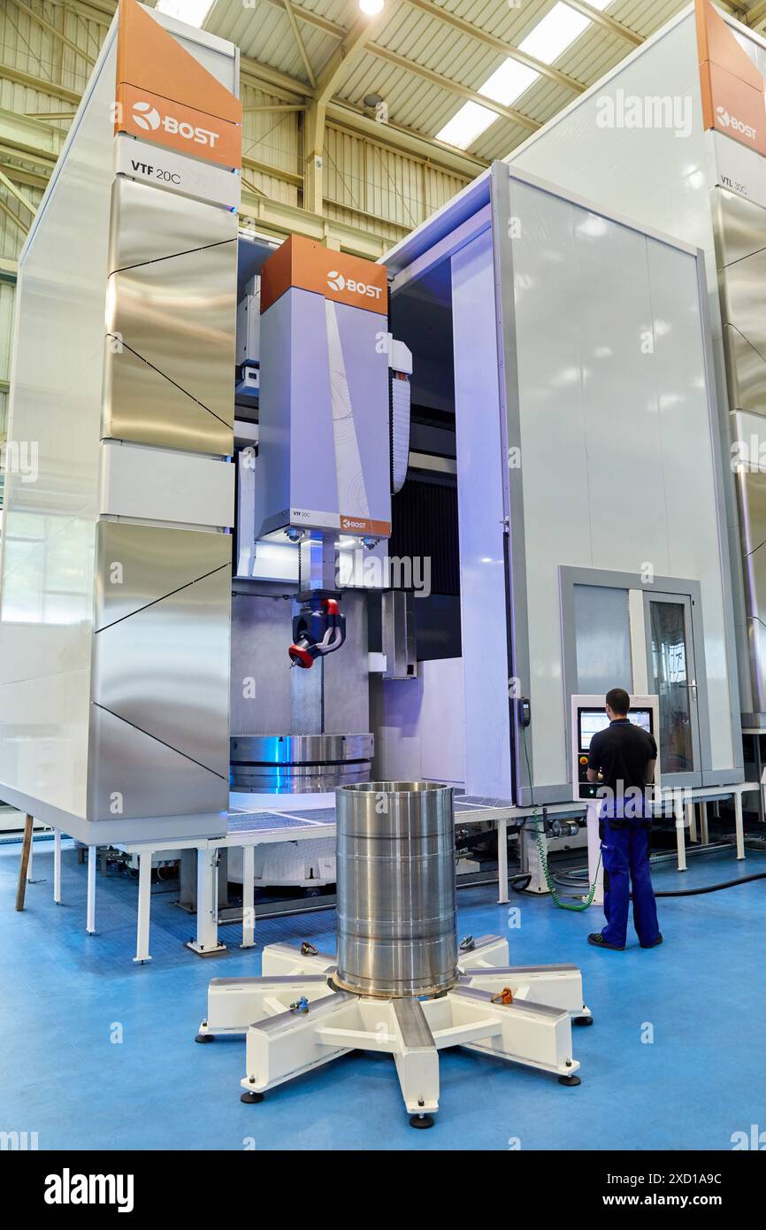 Vertical machining centre hi-res stock photography and images - Alamy