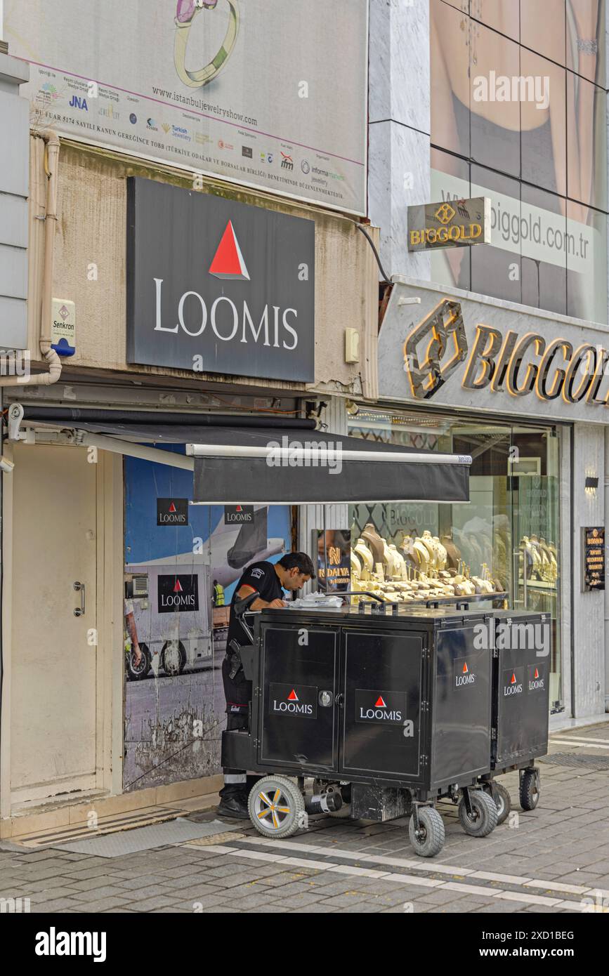 Tavuk pazari hi-res stock photography and images - Alamy