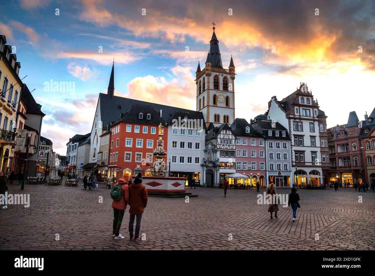 Hauptmarkt Square in Trier, Germany and Baroque Petrusbrunnen Fountain ...