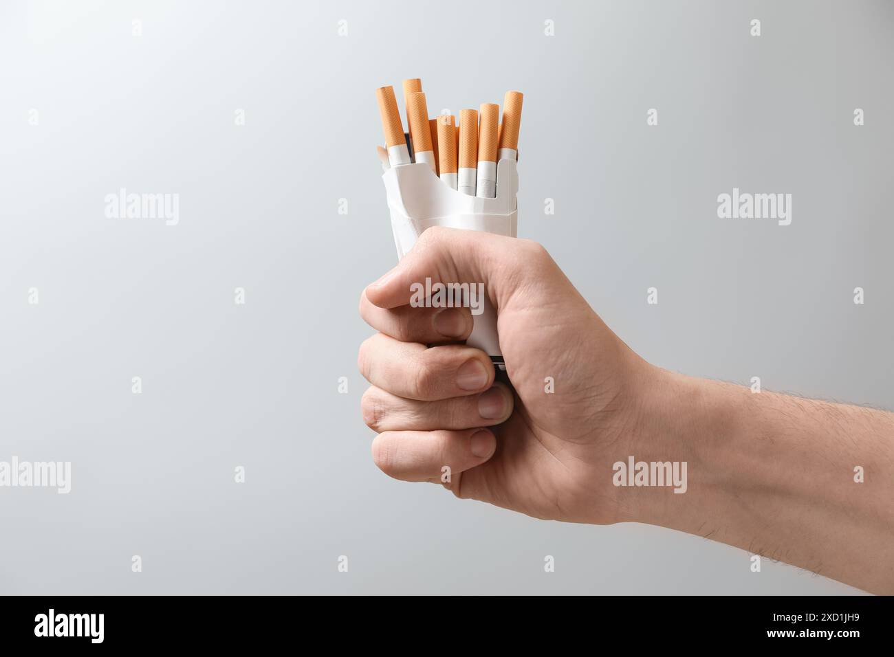 Hand holding pack of cigarettes hi-res stock photography and images - Alamy