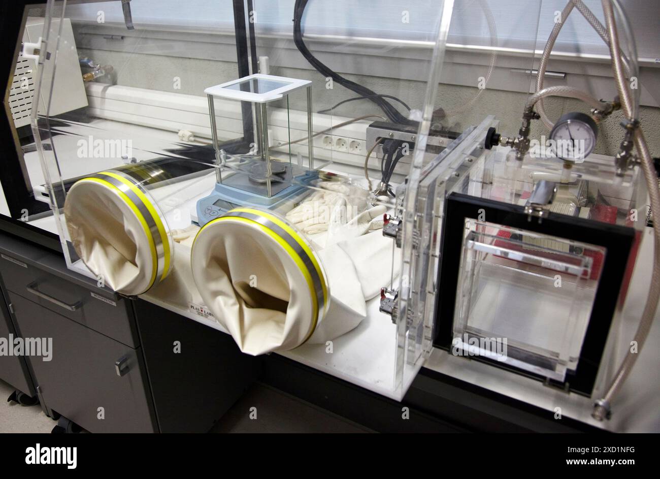 Polymer laboratory. Materials Physics Center is a joint center of the ...