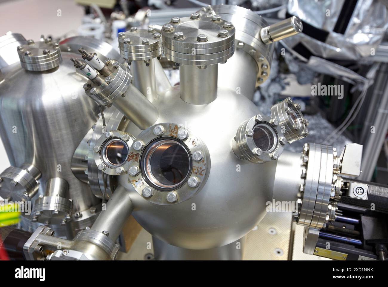 Scanning tunneling microscope (STM) in ultra-high vacuum (UHV ...