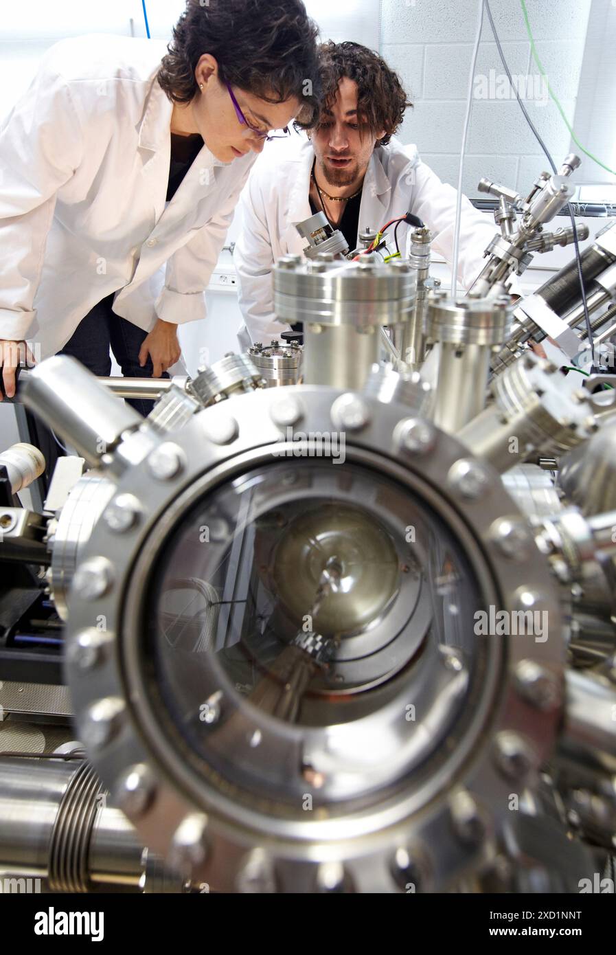 Scanning tunneling microscope (STM) in ultra-high vacuum (UHV ...