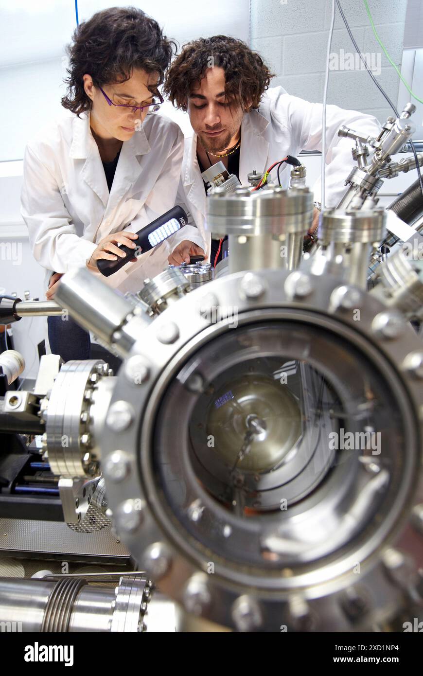 Scanning tunneling microscope (STM) in ultra-high vacuum (UHV ...
