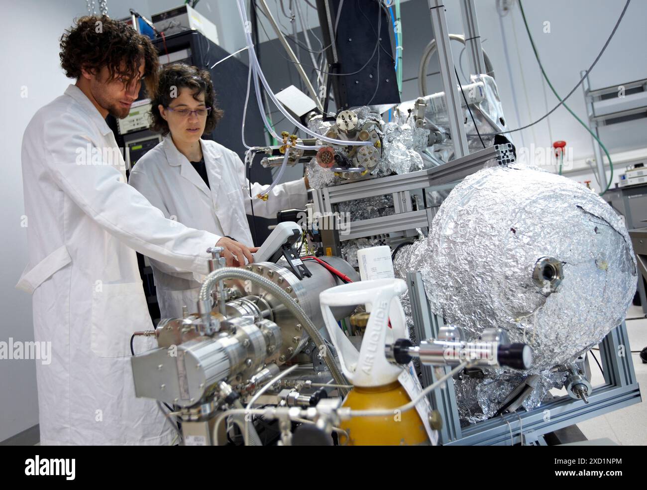 Photoemission spectroscopy in ultra-high vacuum (UHV), Nanophysics ...