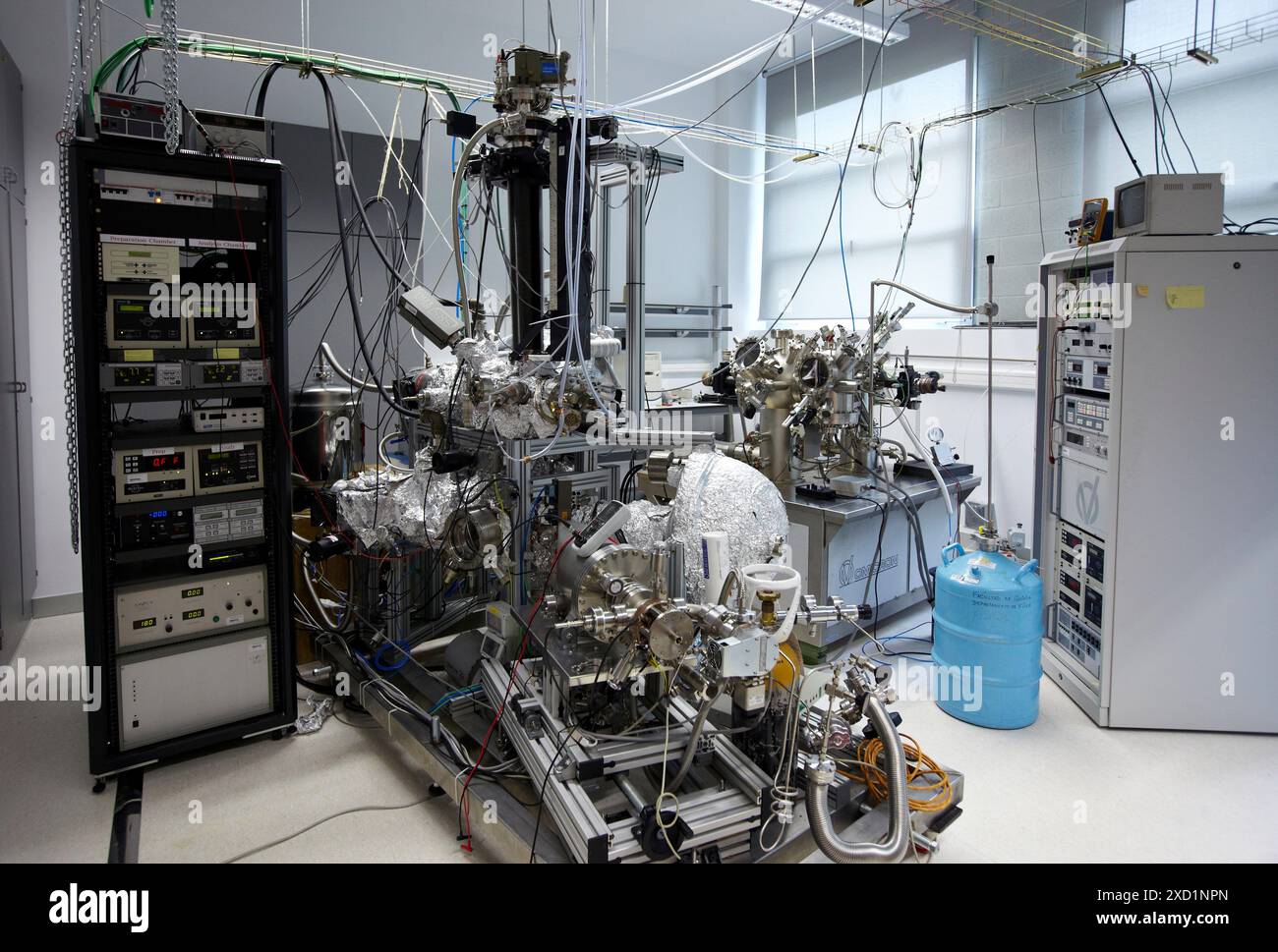 Ultra-high vacuum (UHV) chamber, Nanophysics laboratory, Materials ...