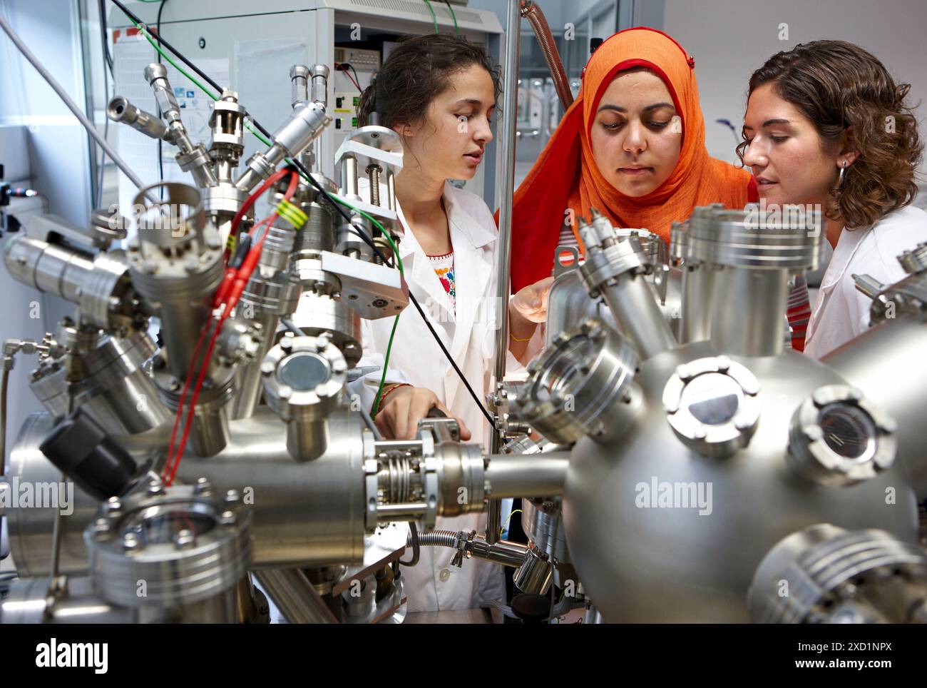Scanning tunneling microscope (STM) in ultra-high vacuum (UHV ...